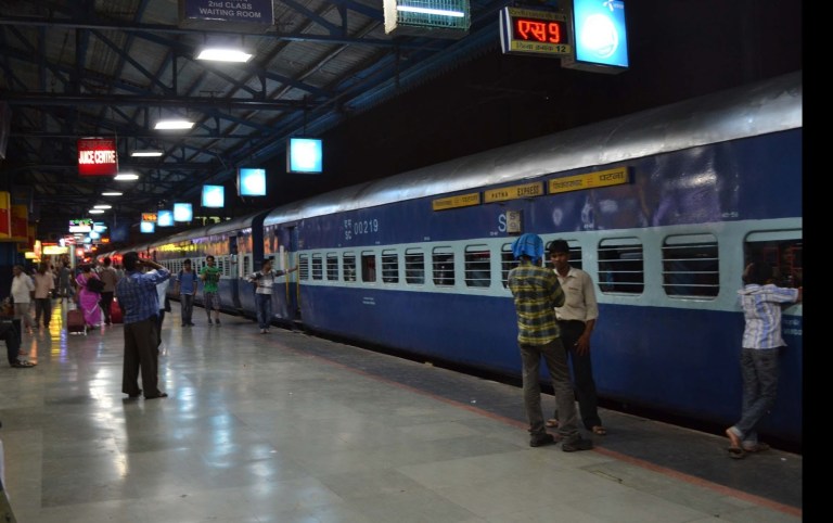 New Delhi Railway Station Guide – Rahul's Travel and Food